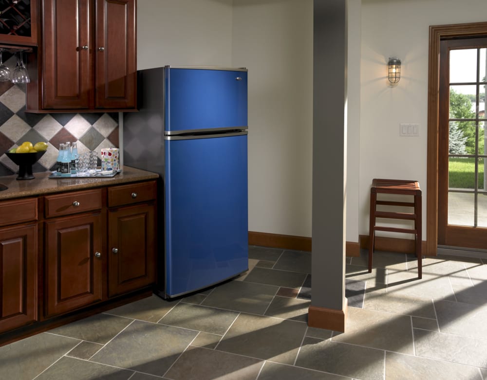 Amana A8RXNGMWN 17.6 cu. ft. Top-Freezer Refrigerator with 2 SpillSaver ...