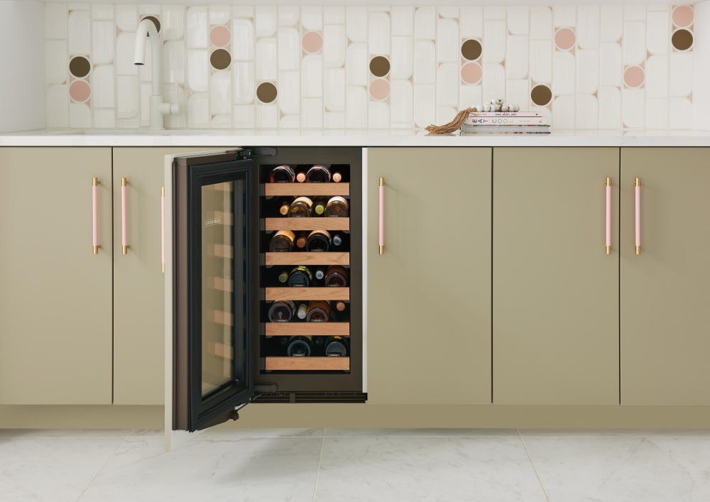 Sub-Zero DEU1550WR 15 Inch Undercounter Single Zone Smart Wine Cooler ...