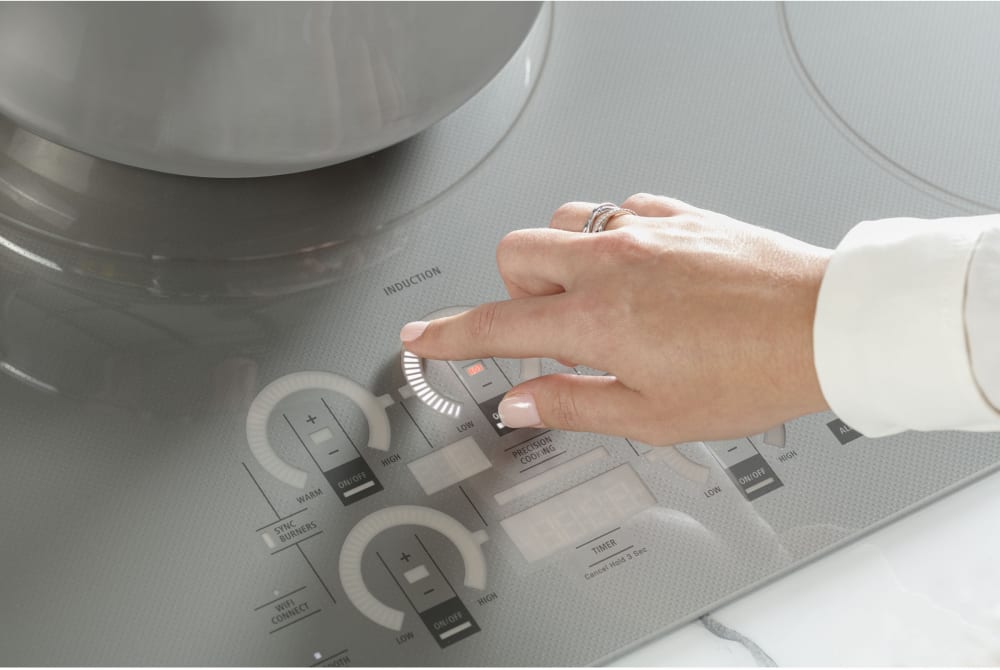 Monogram ZHU36RDTBB 36 Inch Smart Induction Cooktop with 5 Cooking ...