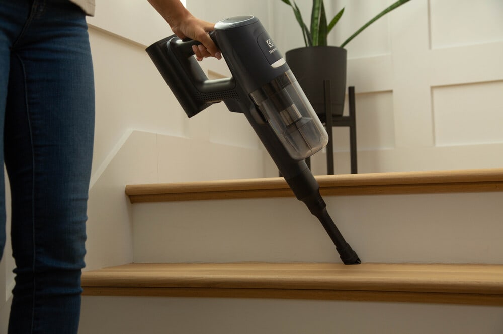 Electrolux EHVS85H3AD Ultimate800™ Multi-Surface Cordless Stick Vacuum ...