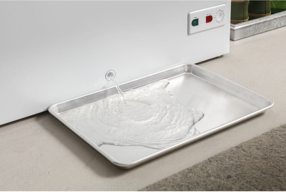 GE FCM9SRWW 37 Inch Chest Freezer with 8.8 Cu. Ft. Capacity, Sliding ...