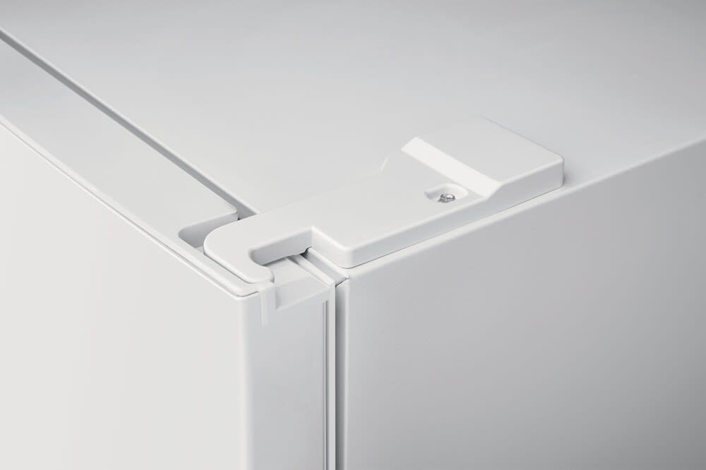 Frigidaire FFET1222UW 24 Inch Top Freezer Refrigerator with 11.6 cu. ft ...