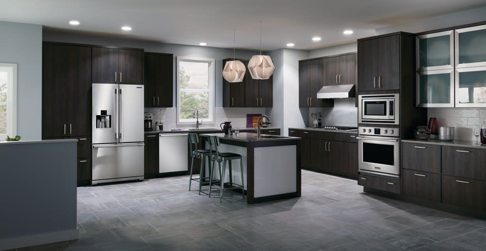 Frigidaire FPGC3677RS Gas Cooktop with 5 Sealed Burners, Continuous ...