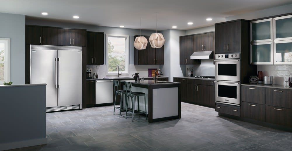 Frigidaire FPGC3677RS Gas Cooktop with 5 Sealed Burners, Continuous ...