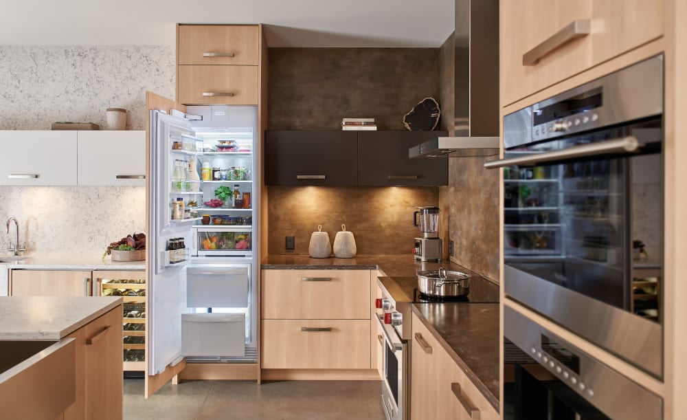 Sub-Zero IC24CILH 24 Inch Integrated Smart Column Refrigerator and Freezer with Ice Maker ...