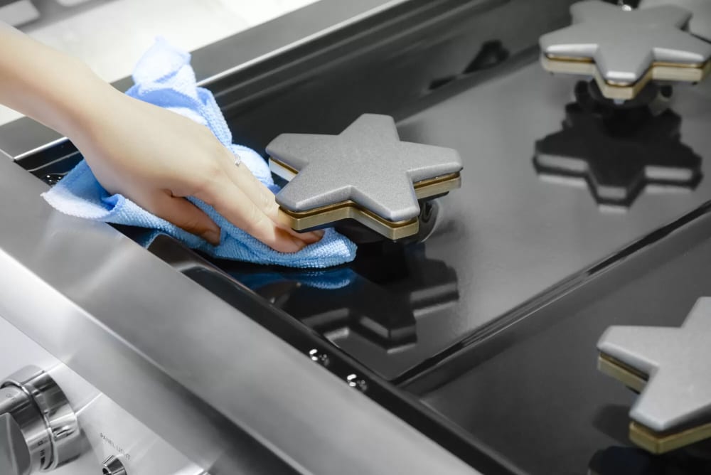 Thermador PCG366W Gas Rangetop with Pedestal Star® Burners, Continuous ...