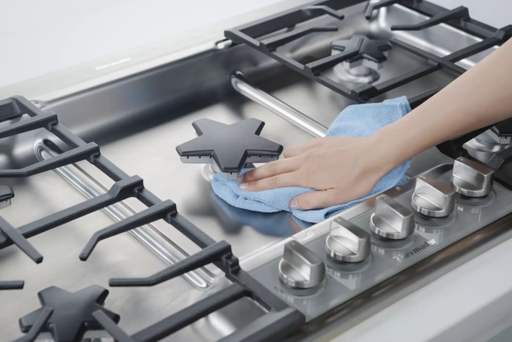 Thermador SGS305TS Gas Cooktop with 5 Sealed Burners, Continuous Grates ...