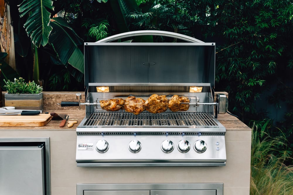 Summerset SIZPRO32LP 32 Inch Built-In Gas Grill with 4 Burners, 15,000 ...