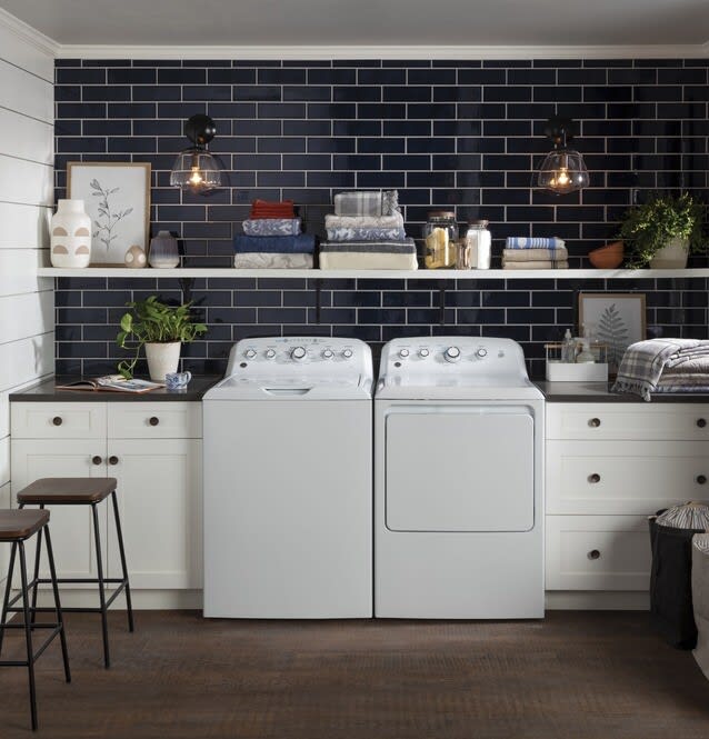 GE GEWADREW4651 Side-by-Side Washer & Dryer Set with Top Load Washer ...