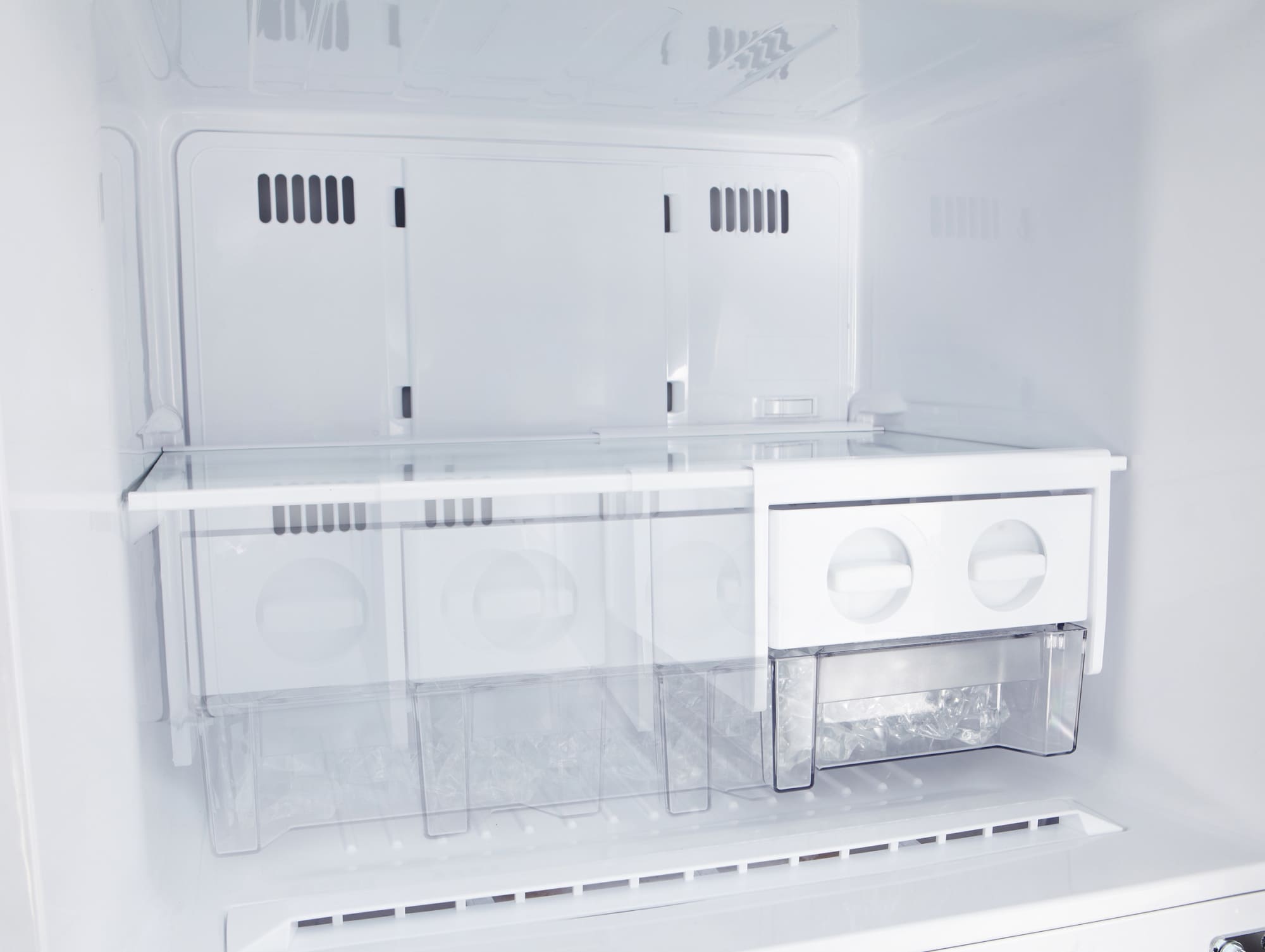 LG LTNC11121V 24 Inch Top-Freezer Refrigerator with Pocket Handles ...