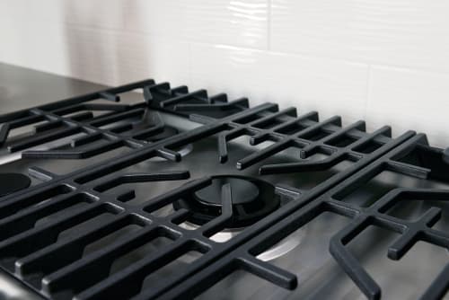 Frigidaire FPGC3077RS Gas Cooktop with 5 Sealed Burners, Continuous ...