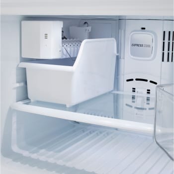 LG LTCS20030S 30 Inch Top Freezer Refrigerator with 20.2 Cu. Ft. Total ...
