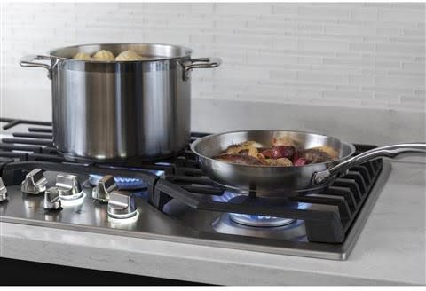 GE PGP9036SLSS Gas Cooktop with 5 Sealed Burners, Dishwasher Safe ...