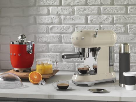 Smeg ECF01RDUS 50's Retro Style Espresso Coffee Machine with ...