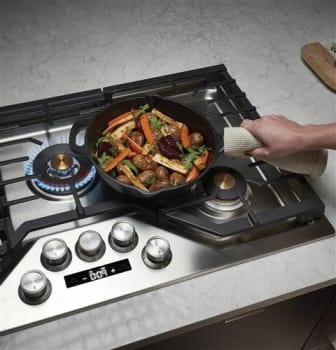 Monogram ZGU36ESLSS 36 Inch Gas Smart Cooktop with 5 Sealed Burners ...