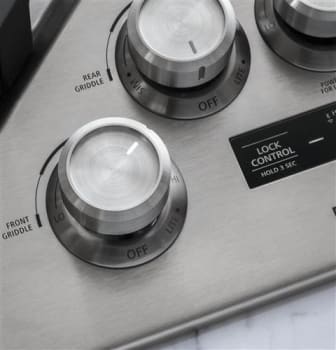 Monogram ZGU36ESLSS 36 Inch Gas Smart Cooktop with 5 Sealed Burners ...