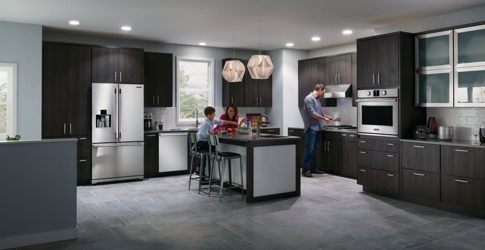 Frigidaire FPGC3677RS Gas Cooktop with 5 Sealed Burners, Continuous ...