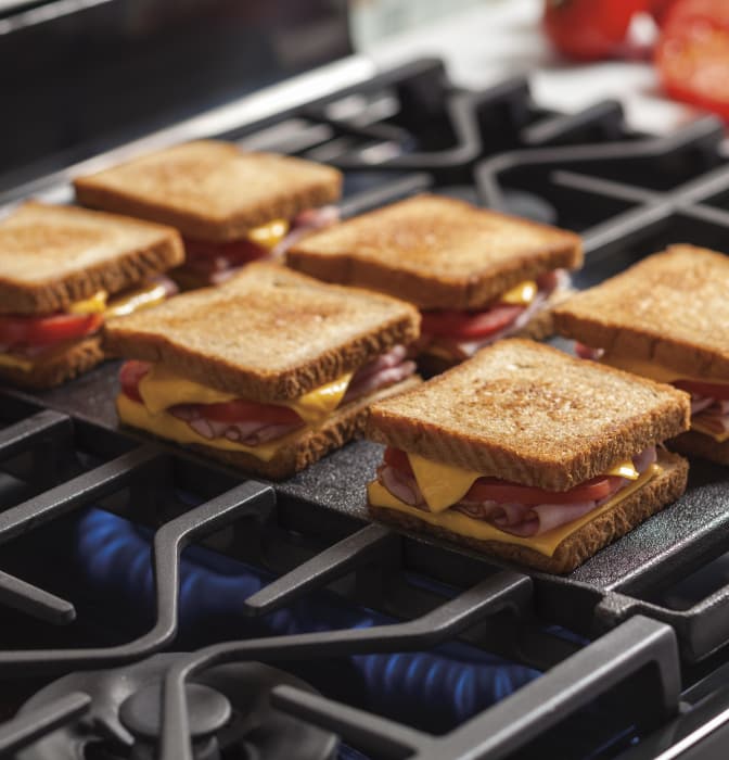 GE PGB940SEJSS 30 Inch Smart Gas Range with 5 Sealed Burners, 5.6 cu ...