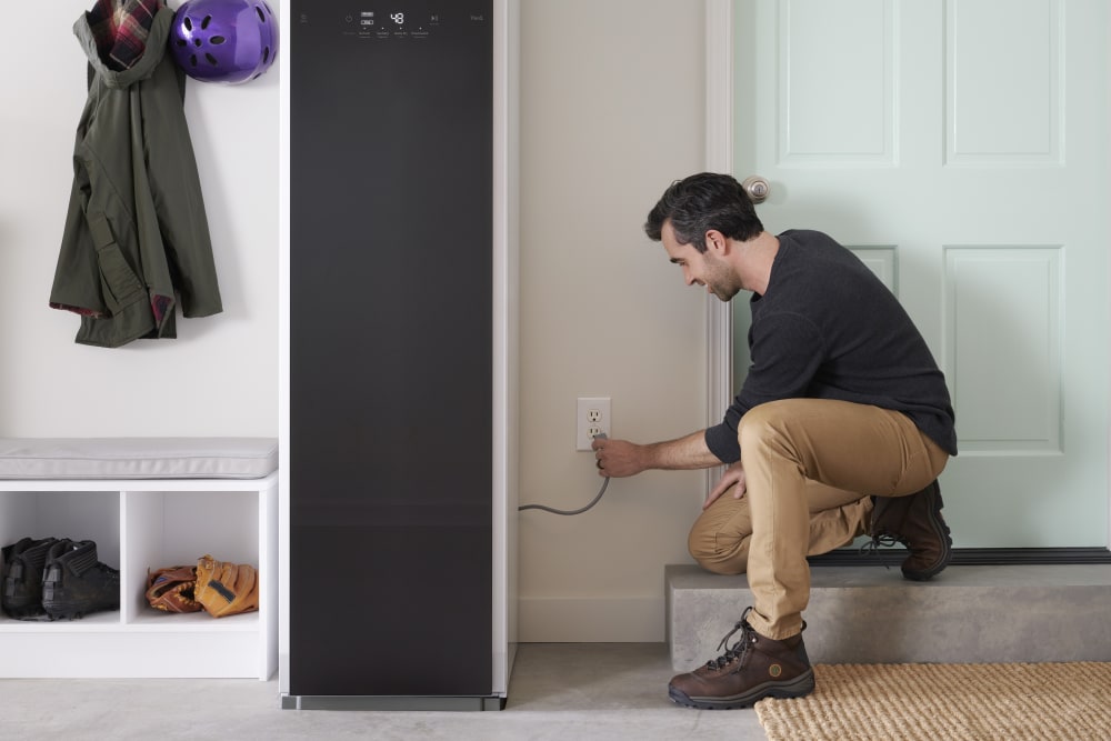 LG S3CW 18 Inch Smart Steam Closet with 11.4 lb. Capacity, TrueSteam ...